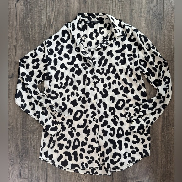 Zara | Tops | Zara Leopard Oyster Shell Button Oversized Blouse Xs ...